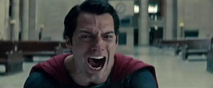 Henry Cavill DC Extended Unibertsoan Superman gisa duen papera errepikatzeko hitz egiten ari da.