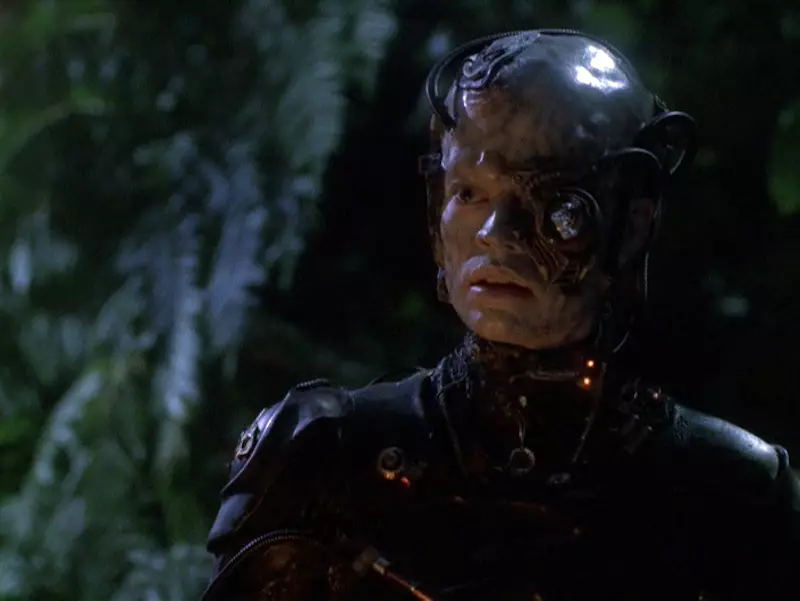 Star Trek: Voyager Rewatch: "สัญชาตญาณการเอาตัวรอด"