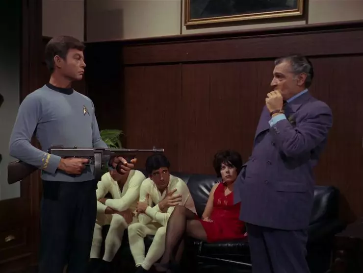 Star Trek Az eredeti sorozat újranézése: „Egy darab az akcióból” 1184_12