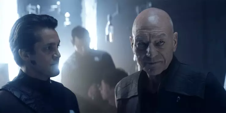 Hugh (Jonathan Del Arco) ug Jean-Luc Picard (Patrick Stewart) sa Star Trek: Picard