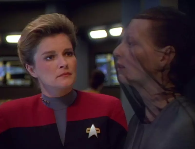 Star Trek: Voyager Rewatch: «Невинность» 1237_1