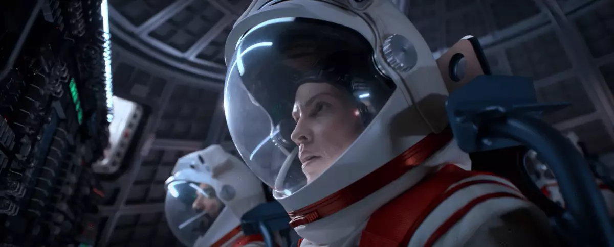 Хилари Суонк Netflix-тен тыс фильмінің жаңа трейлерінде Марсқа үш жылдық миссиясына кіріседі
