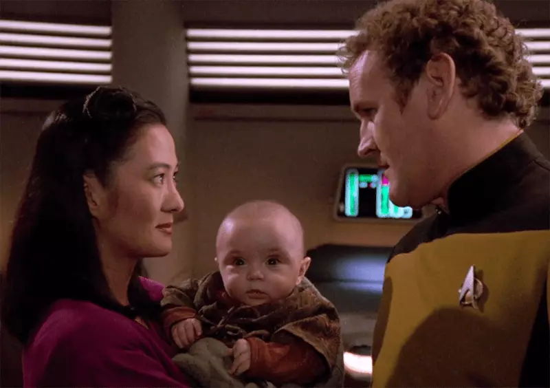 Federasi Mengizinkan Keluarga Di Kapal Luar Angkasa untuk Tetap Mendaftar Starfleet