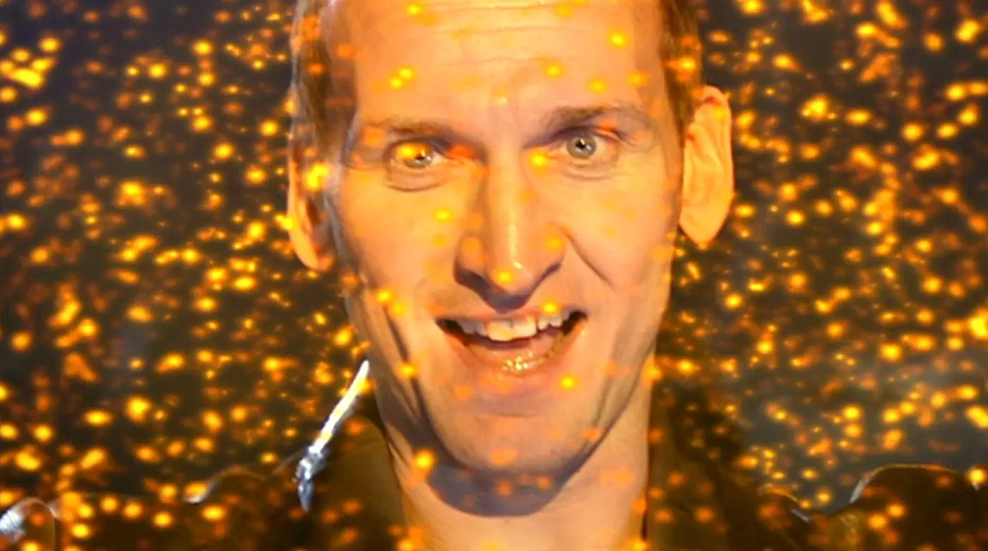 Christopher Eccleston Yana Komawa Ga Likitan Wanene