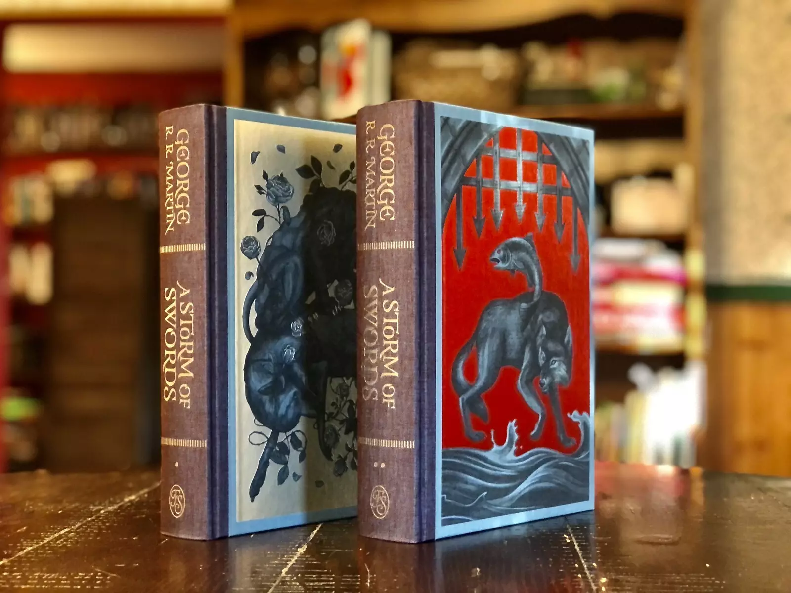 Folio Society-k Storm of Swords, Jurassic Park eta Stranger in a Strange Land-en edizio berriak kaleratu ditu