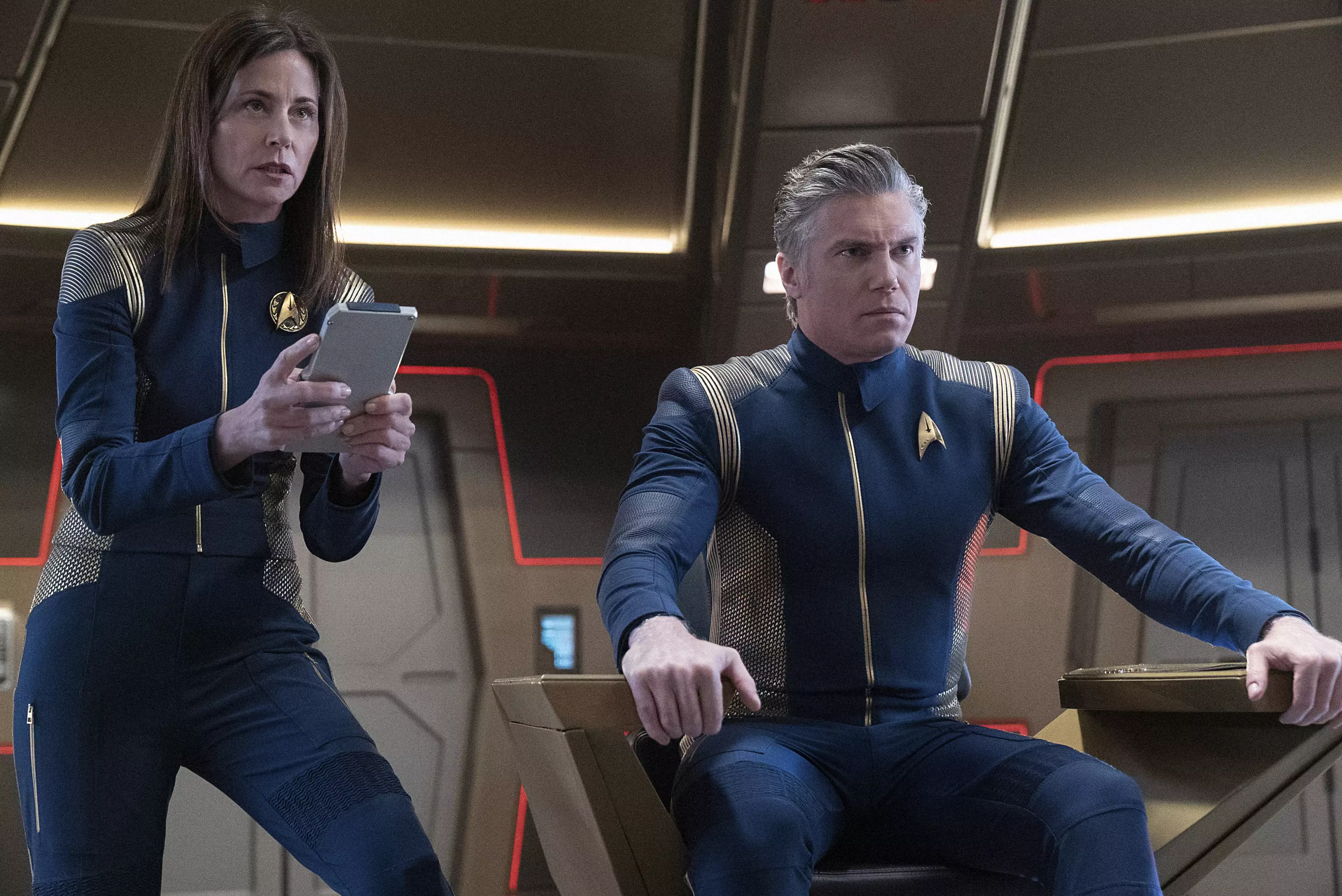 “Star Trek”: açyş, Kirk we Pikardyň näme üçin gologramma ynanmaýandygyny düşündirýär