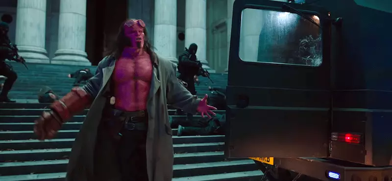 Hellboy weet nie wat om met sy R-gradering te doen nie, so dit het 'n slegte musiekvideo geword