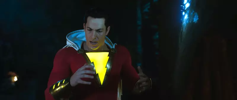 Shazam! è migliore quando sposta l'attenzione dal suo personaggio principale