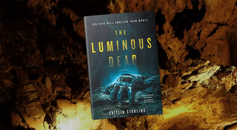 Reichhaltiger und komplizierter Überlebenshorror: The Luminous Dead von Caitlin Starling