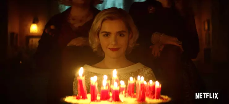 Las escalofriantes aventuras de Sabrina teaser adaptación de reinicio de Netflix Roberto Aguirre-Sacasa bruxa feliz aniversario