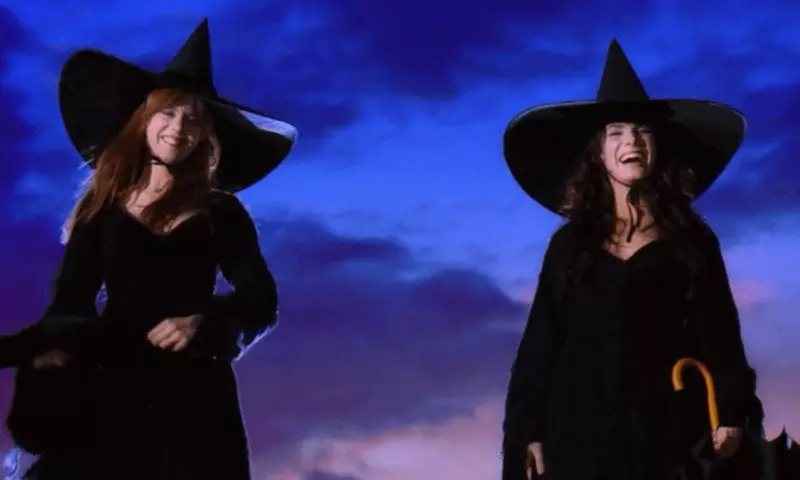 Feirer praktisk magi, den Witchy Rom-Com om båndene mellom kvinner