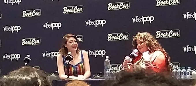 Rainbow Rowell kalba apie Wayward Son Headcanons ir Harį Poterį „BookCon“.