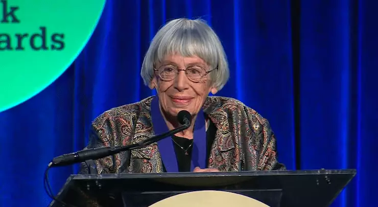 Ursula K. Le Guin en 2014: "Mi pensas, ke malfacilaj tempoj venos... Ni bezonos verkistojn, kiuj memoras liberecon."