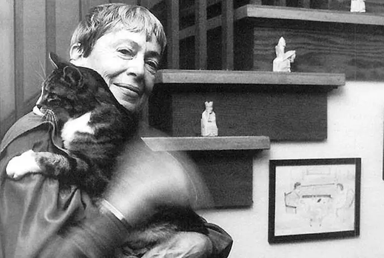 Fiksi Élmu sareng Komunitas Implengan Émut Ursula K. Le Guin