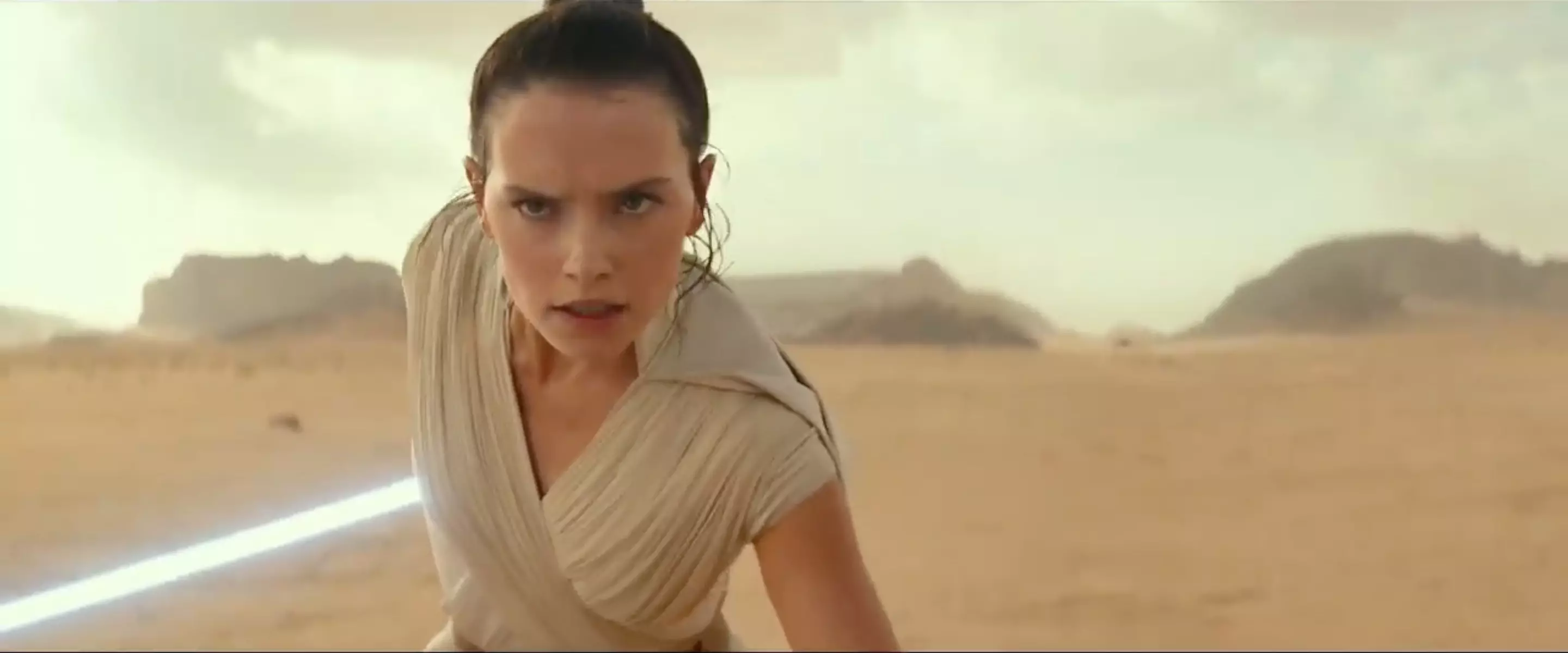 Rey nên chọn lấy tên Skywalker chứ không phải trở thành gia đình