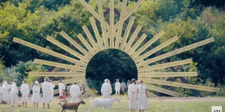 Midsommar famerenana Ari Aster Hereditary Florence Pugh