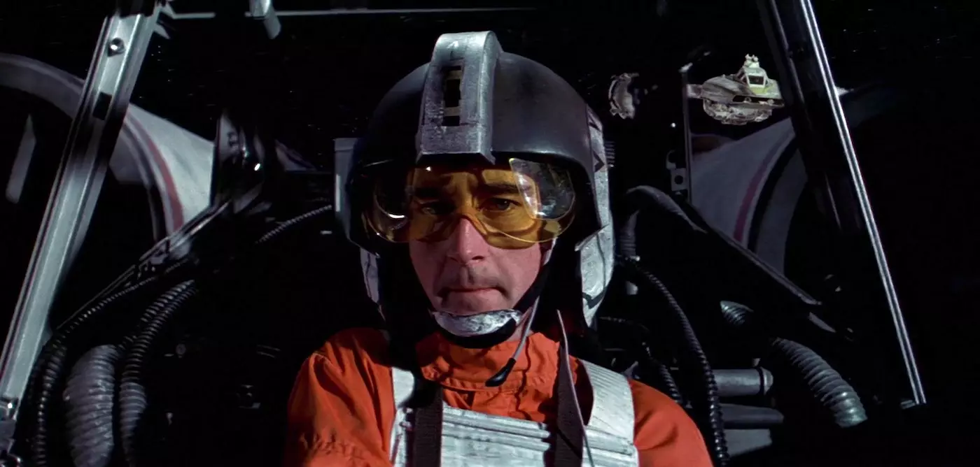 Rebel Pilot Wedge Antilles Revenos al Stelmilito en La Pliiĝo de Skywalker