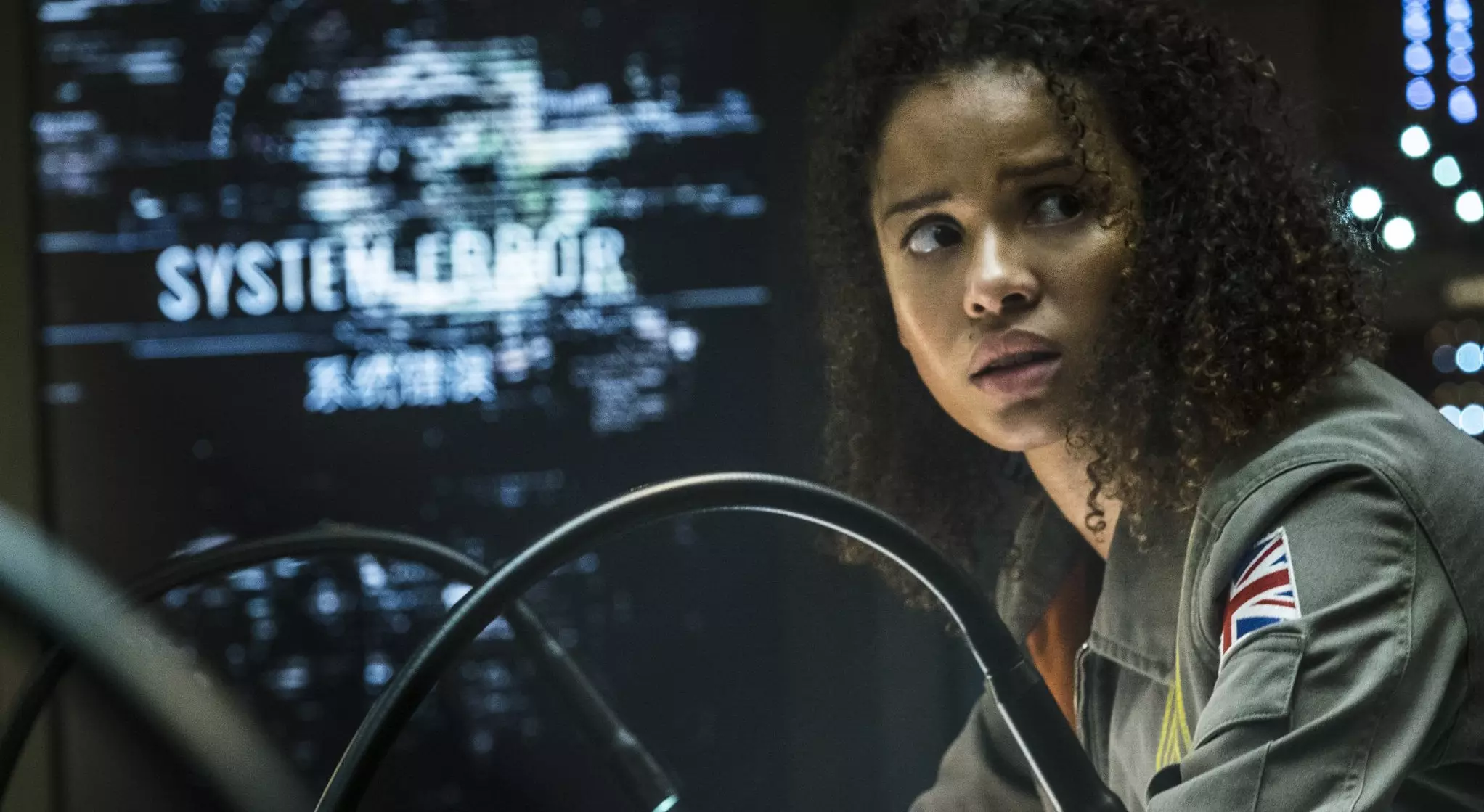 The Cloverfield Paradox fortryder sig selv ved at prøve at være to forskellige film