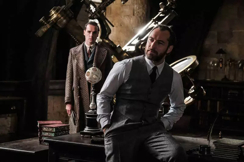 Dumbledore ne estas "eksplicite" samseksema en venonta filmo Fantastic Beasts kaj tio ne havas sencon