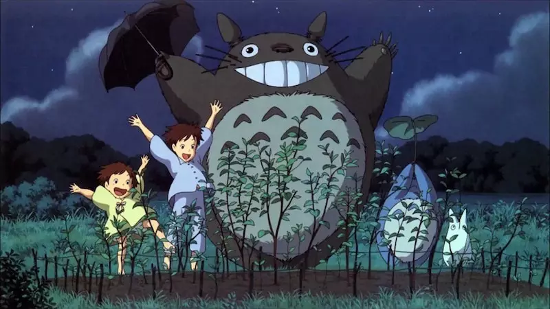 Svinam mana kaimiņa Totoro trīsdesmit gadu jubileju un Fireflies kapu