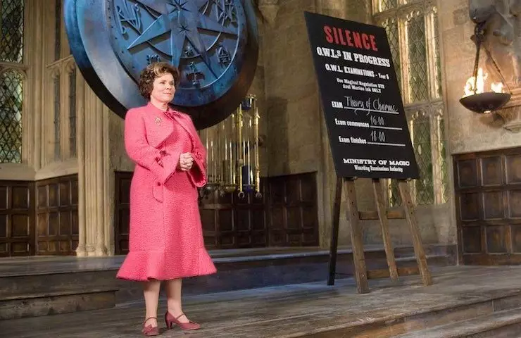 Malico en Tetaso: Batalante la Institucian Aŭtoritaton de Dolores Umbridge 15694_3