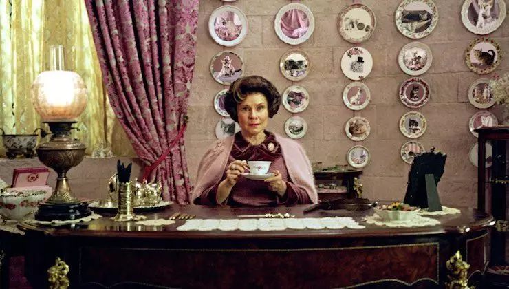 Evil in a Teacup: miady amin'ny fahefana andrim-panjakana ao Dolores Umbridge 15694_5