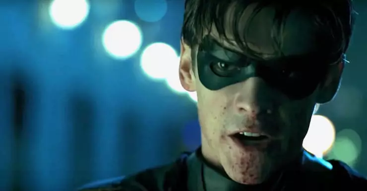 Titans na-ekpughe ihe niile na-ezighi ezi na DC's Gritty, Na-agwụ ike ịbịaru nso ime ihe