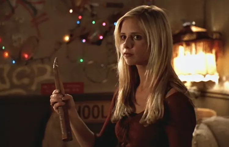 Joss Whedon herlaai Buffy the Vampire Slayer met 'n swart lood