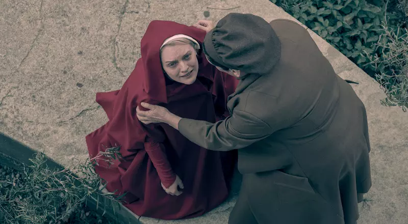 Wéini entscheet Dir Iech op der Handmaid's Tale opzeginn?