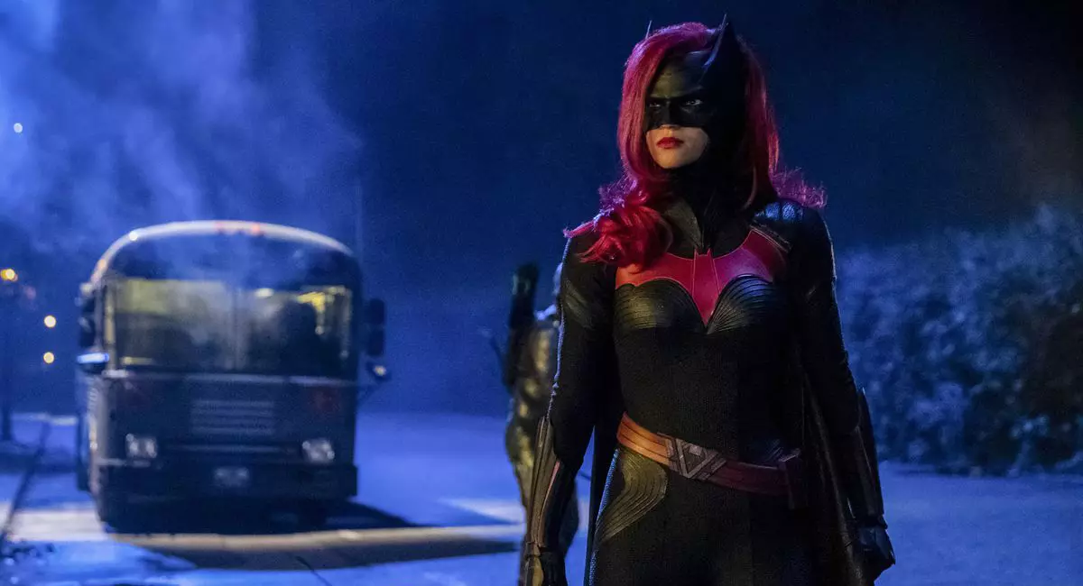 Batwoman jeung Pentingna Pilihan Costuming Feminin