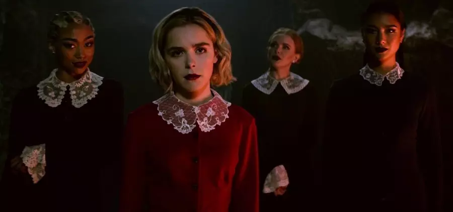 Netflixin Chilling Adventures of Sabrina on lumoavan pelottava 16136_3