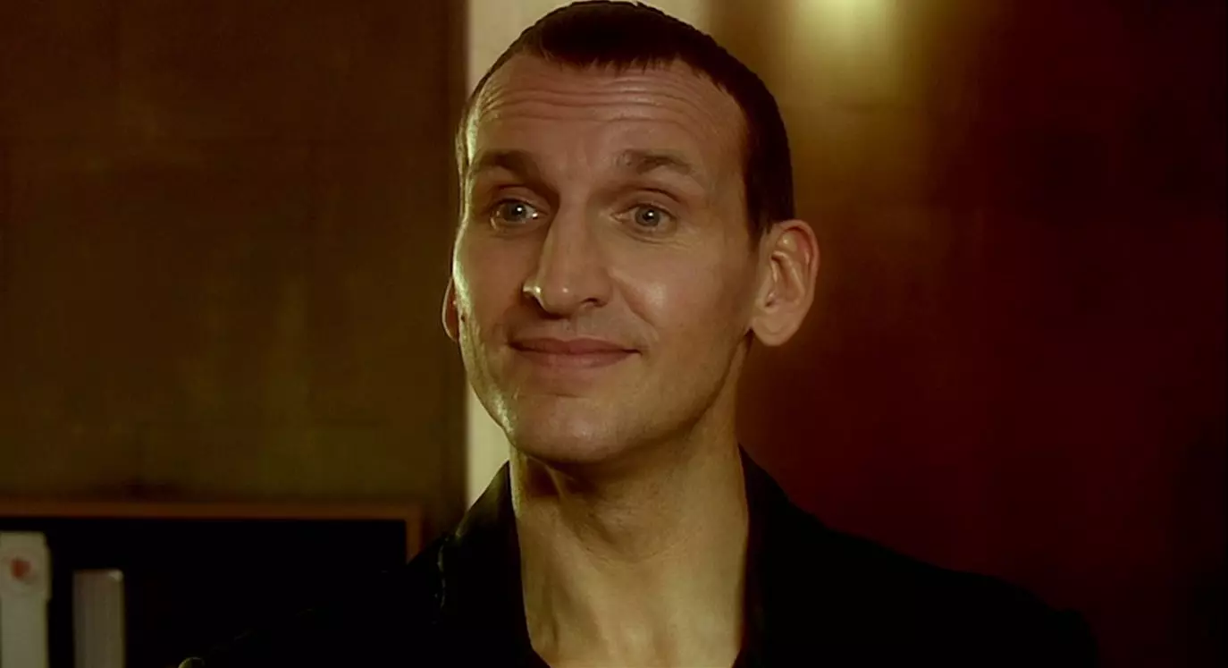 Christopher Eccleston ag caint ar fad faoi Doctor Who (and His Nerdy Loves) ag NYCC 2019