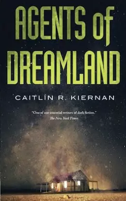 Op de kosmische schaal: agenten van dromenland door Caitlín R. Kiernan