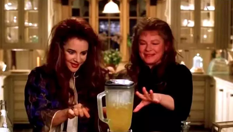 Happy 20th Anniversary to Practical Magic, ang Witchy Rom-Com That's Really About the Bonds Between Women 16726_1