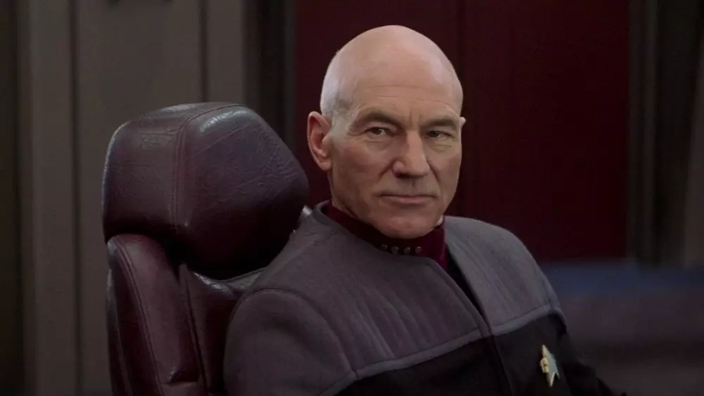 Sir Patrick Stewart dê wekî Captain Jean-Luc Picard di Rêzeya New Star Trek de vegere.