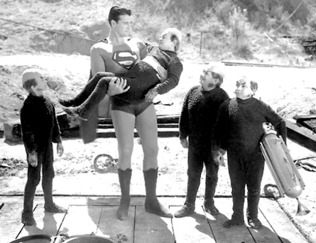Гадел таң алдыннан: Супермен һәм Моле Ирләр һәм Батман (1966) 1684_5