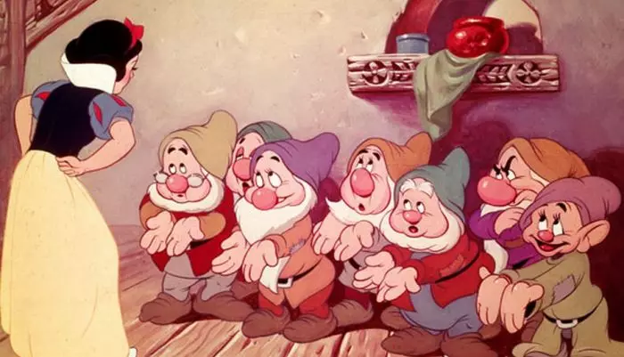 “Roedd parti jazz y dwarfs yn eithaf gwael.” CS Lewis yn Adolygu Snow White gan Disney