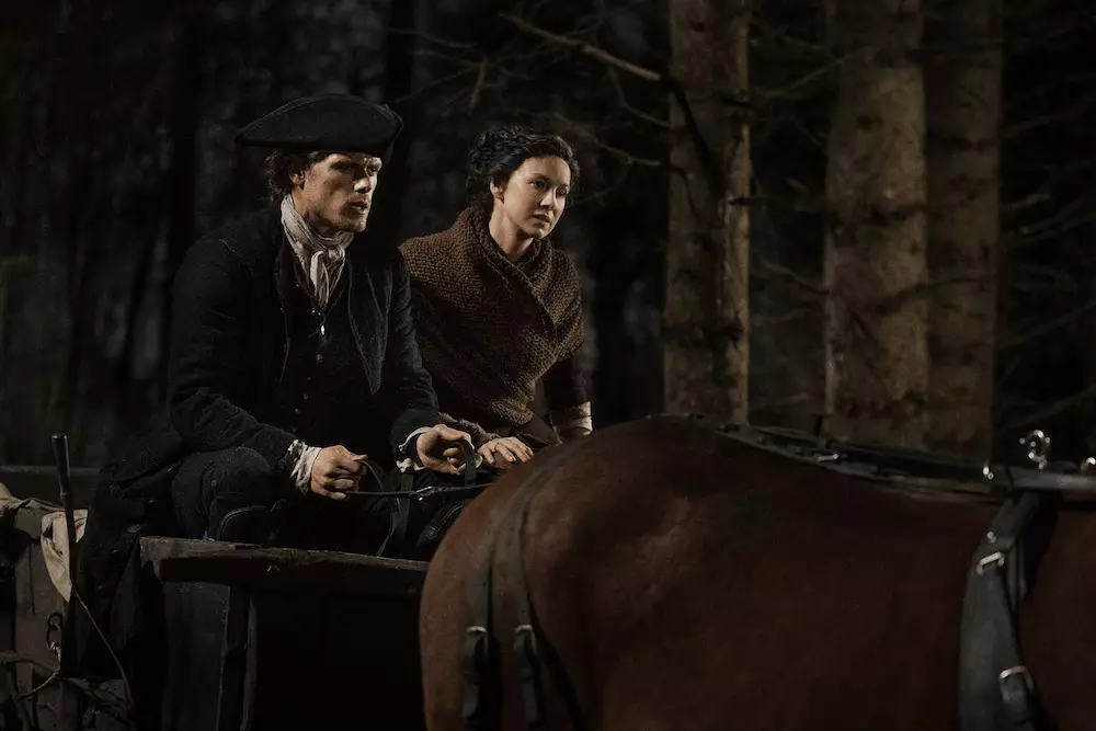 Premiera 4. sezone Outlanderja »America the Beautiful« je lepa in brutalna