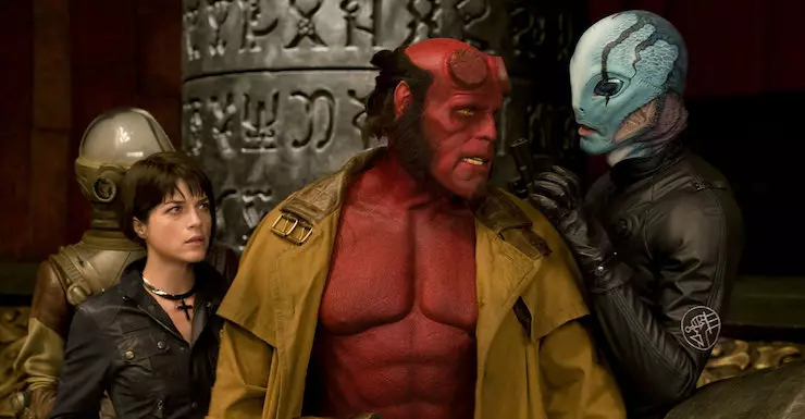 "Sampeyan lagi tresna, ngombe bir" - Hellboy II: Tentara Emas