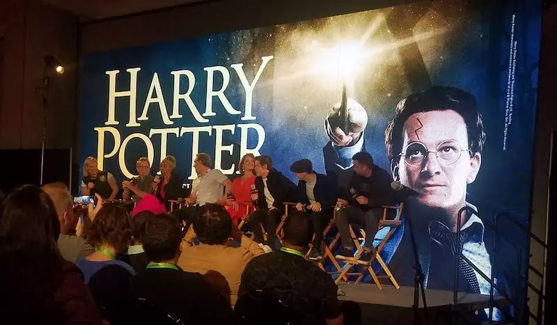 Harri Potter Atanızdırsa, O, Harri Potteri sizə oxuyacaq