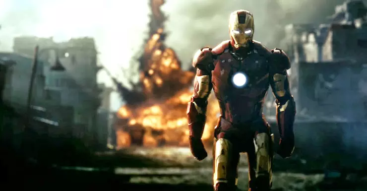 "Aja mbuwang urip sampeyan, Stark" - Iron Man