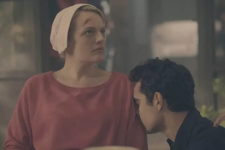 The Handmaid's Tale Gains New Voices en la Sezonfinalo 17953_4