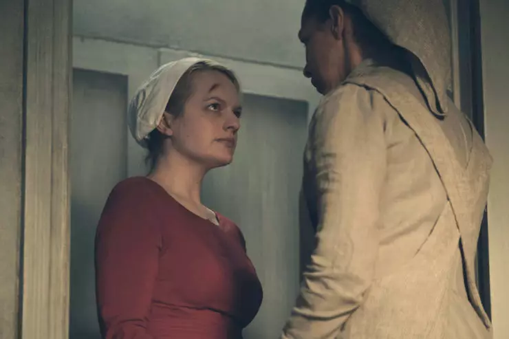 The Handmaid's Tale Gains New Voices en la Sezonfinalo 17953_5