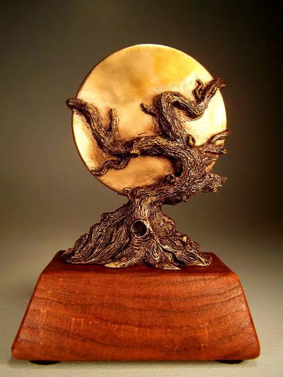 ການອອກແບບໃຫມ່ World Fantasy Award ໄດ້ຖືກເປີດເຜີຍ!