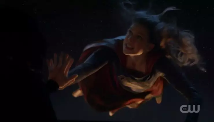 Supergirl möter utomjordiska immigrationsproblem med mänsklig anständighet 18656_4