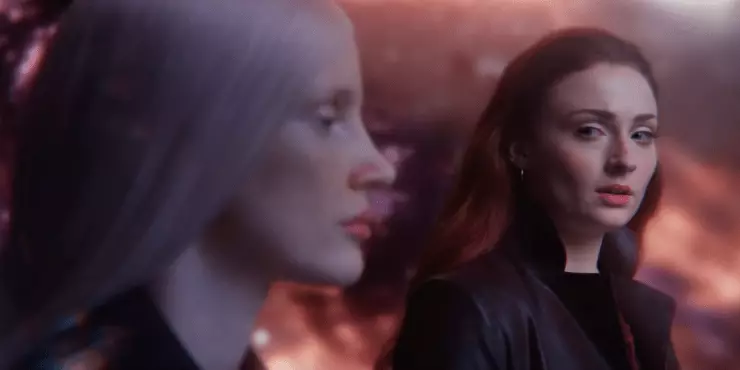 Vux (Jessica Chastain) sy Jean Gray (Sophie Turner) ao amin'ny X-Men: Dark Phoenix