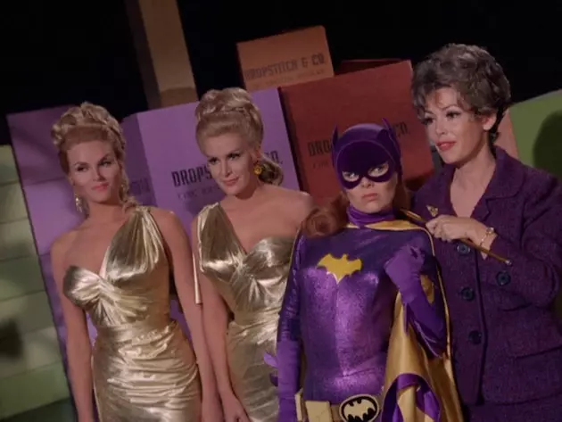 Holy Rewatch Batman! “Nora Clavicle és a Ladies’ Crime Club”