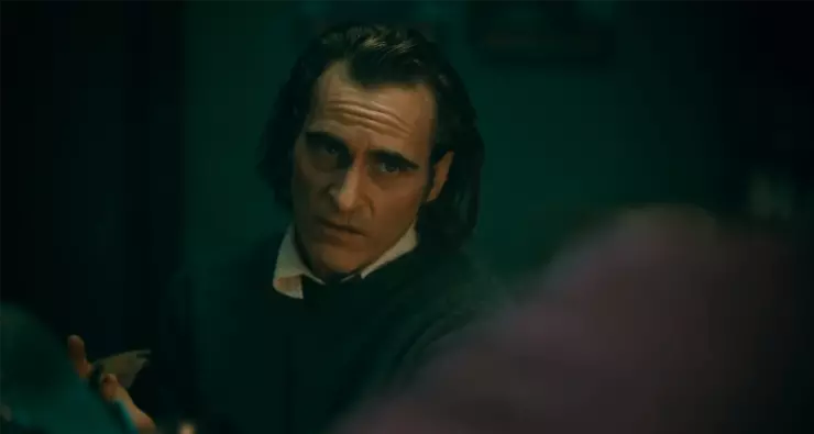 Arthur Fleck (Joaquin Phoenix) v Jokerju