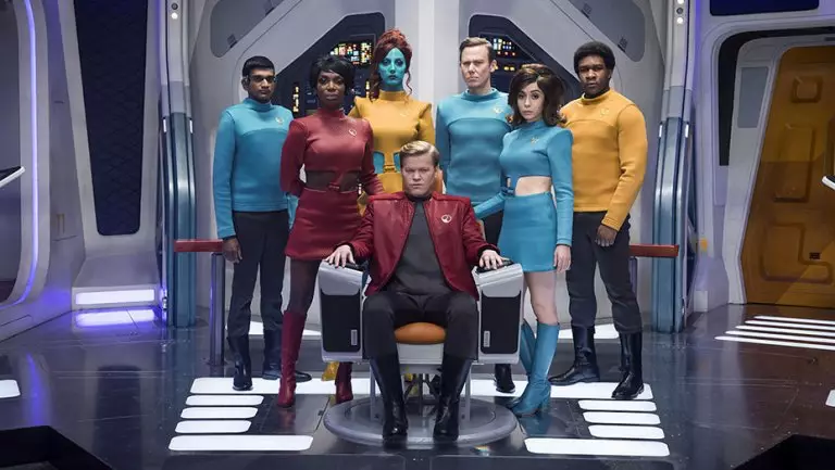 Sezon 4 Black Mirror chaje ak ze Pak ak lòt bagay ki soti nan NYCC.