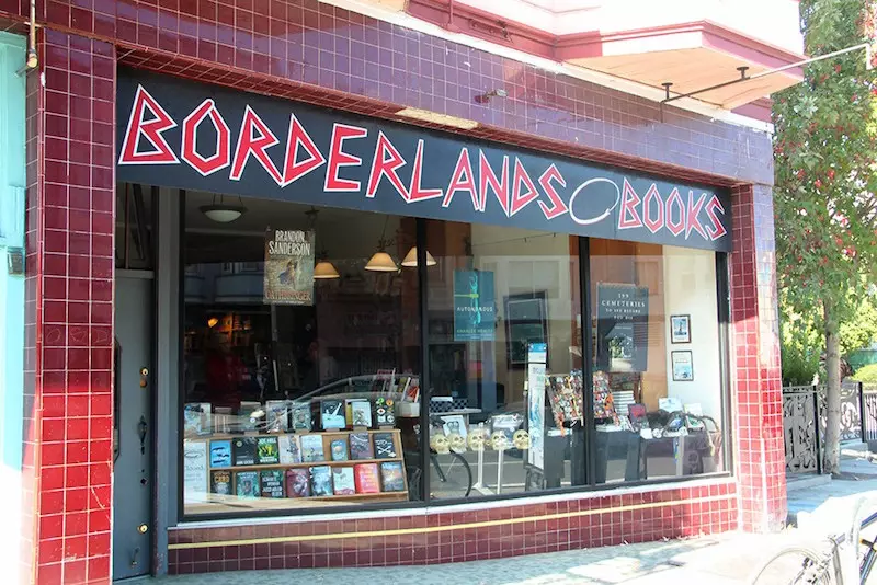 Borderlands Books dia mividy trano maharitra noho ny fanohanan'ny Patrons